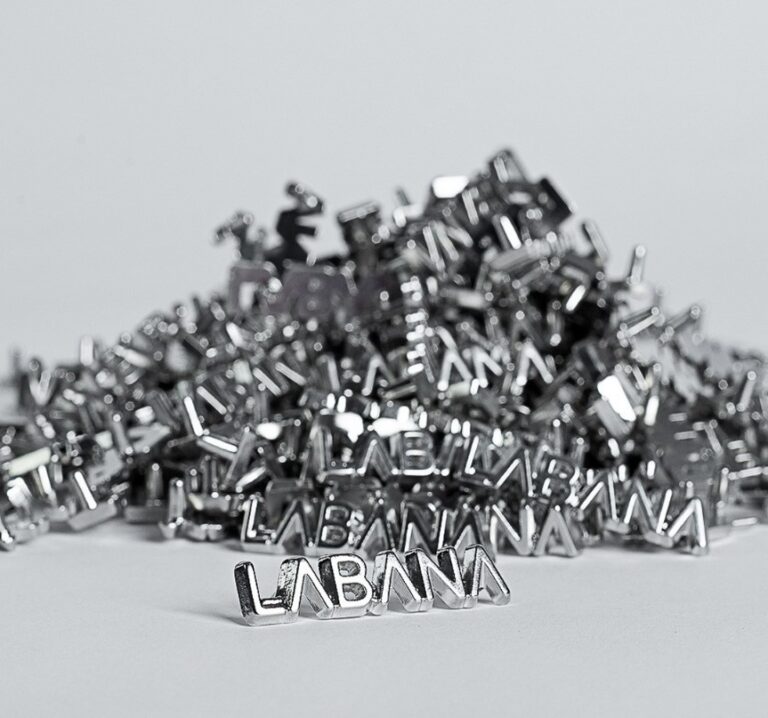 Logo Metálico: Entenda porque sua marca merece se destacar. - Fanton